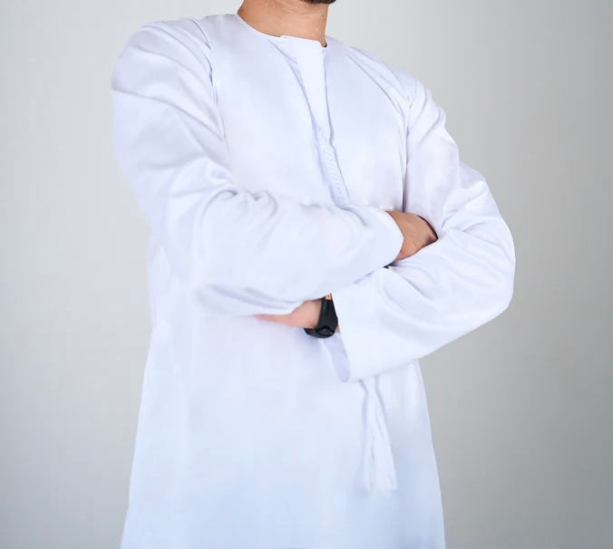 Emirati White Jubba/Thobe with Removable Tassel – TheHijabWorld